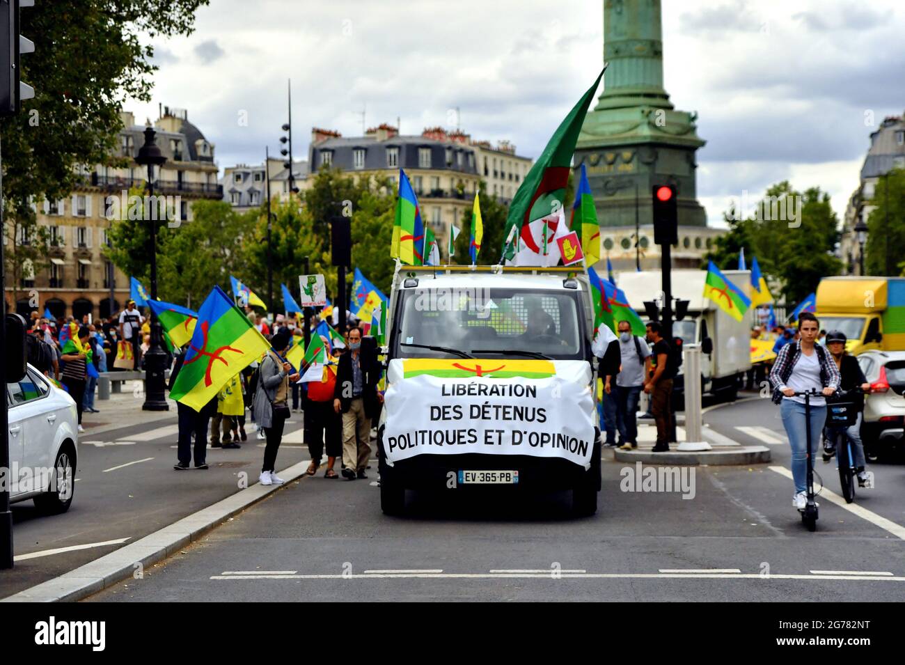 Manifestation "non à la criminalisation de la Kabylie" à Paris, France ...
