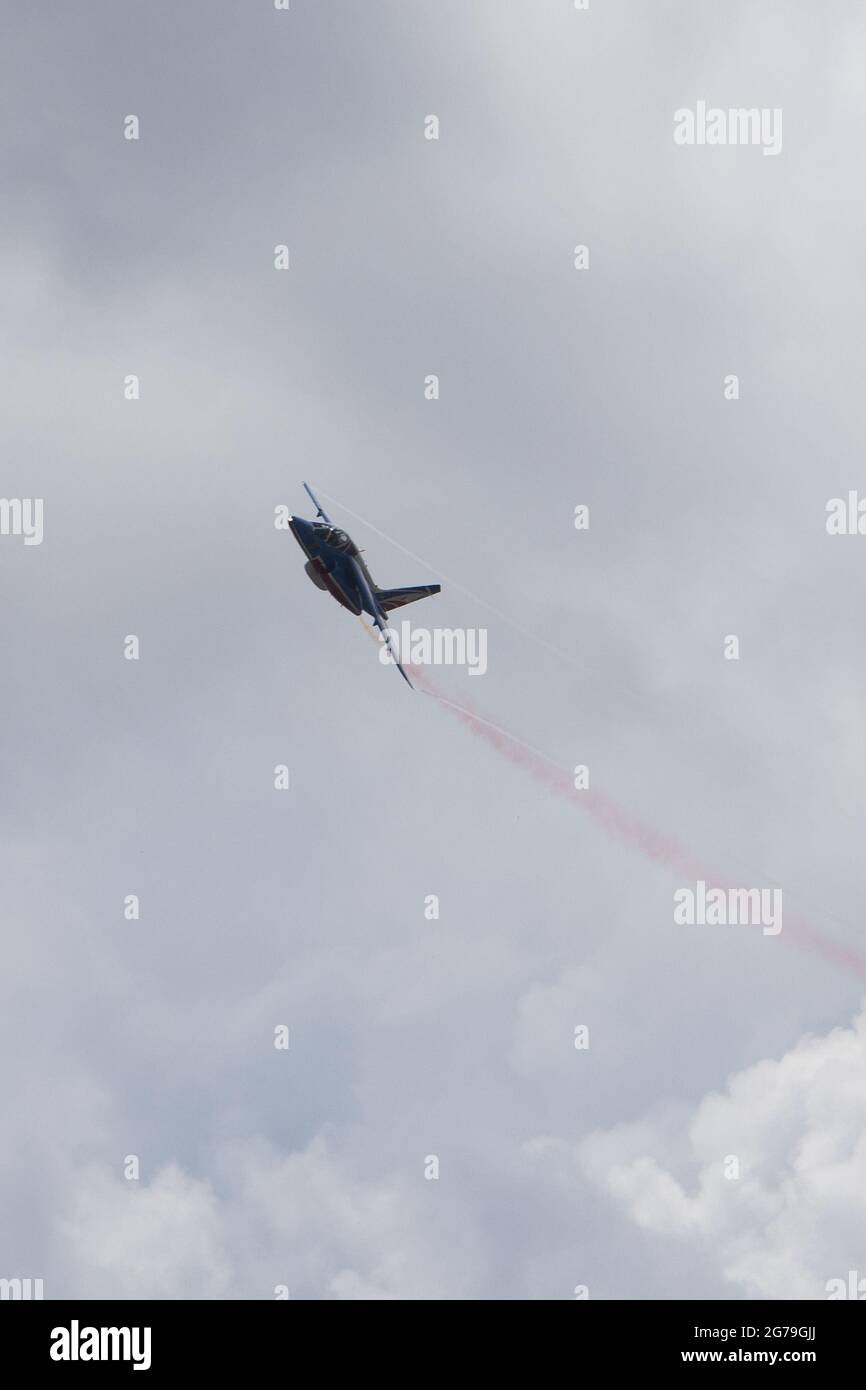 Les avions Alphajet de l'équipe acrobatique française Patrouille de ...