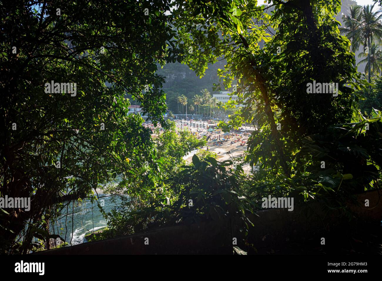 Une promenade de la plage rouge de praia vermelha Banque de ...