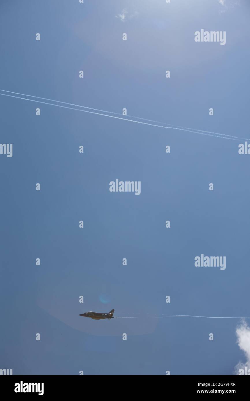 Les avions Alphajet de l'équipe acrobatique française Patrouille de ...