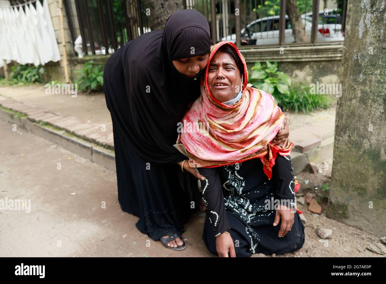 Dhaka, Bangladesh. 12 juillet 2021. Nazma Begum, mère de Mohammad Hasan ...