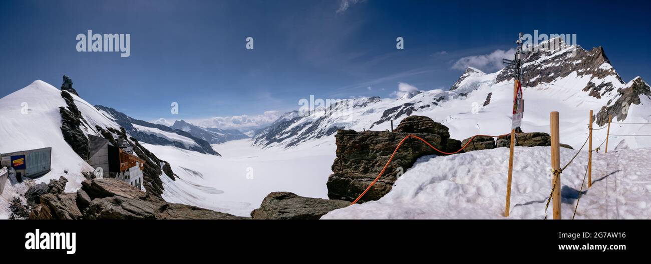 Glacier d'Aletsch - région de la Jungfrau, partie des Alpes suisses à ...