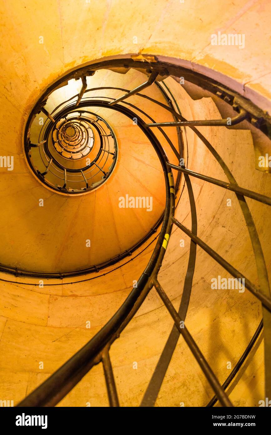 Escalier en colimaçon, Arc de Triomphe, place Charles-de-Gaulle, Paris ...