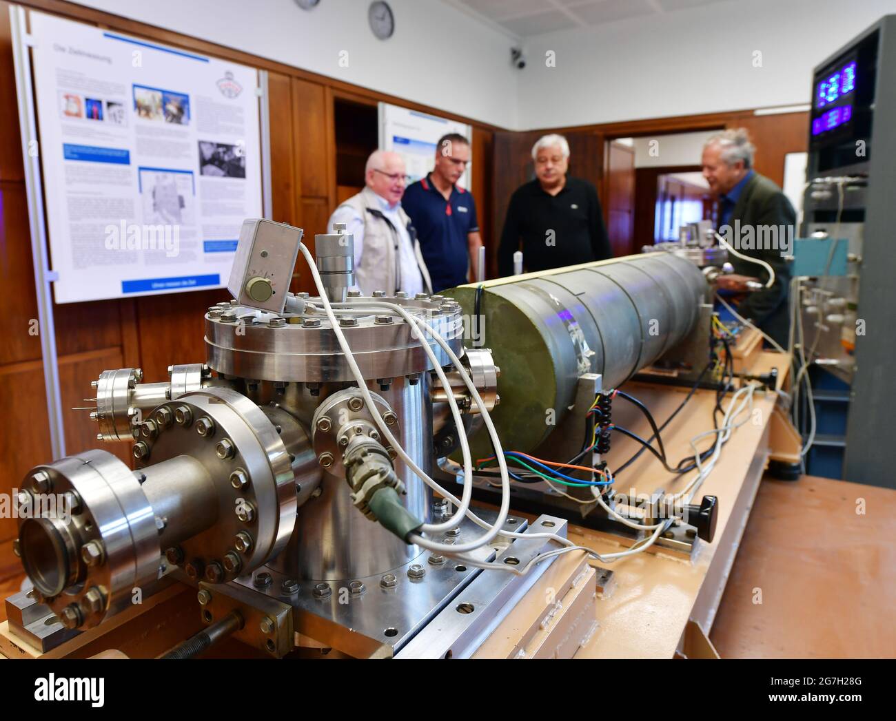 Horloge atomique au césium Banque de photographies et d’images à haute ...