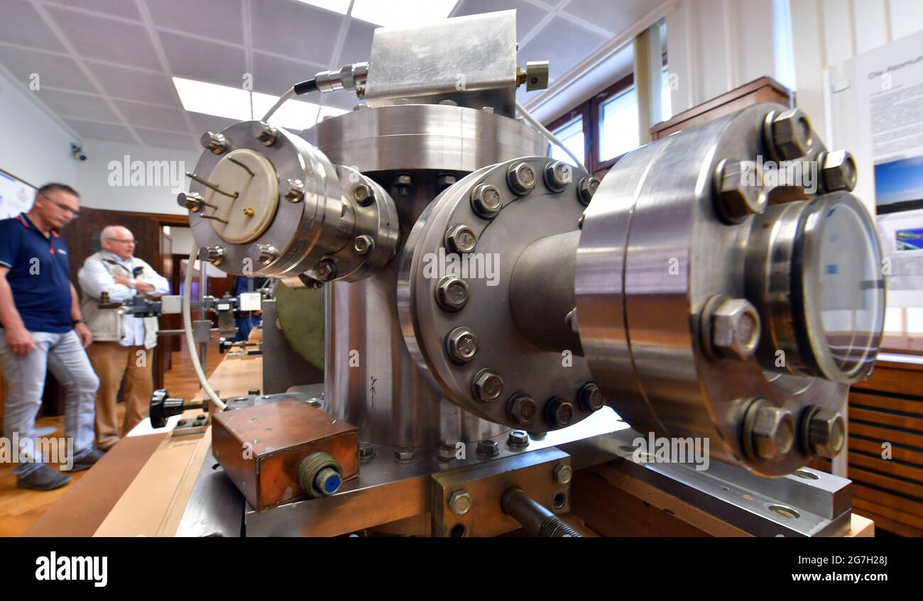 Horloge atomique au césium Banque de photographies et d’images à haute ...