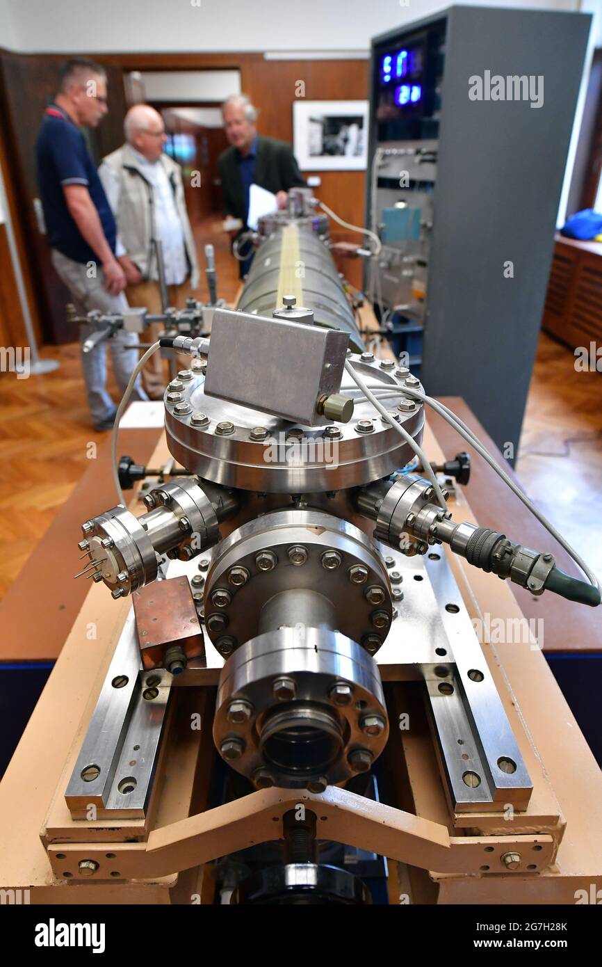 Horloge atomique au césium Banque de photographies et d’images à haute ...