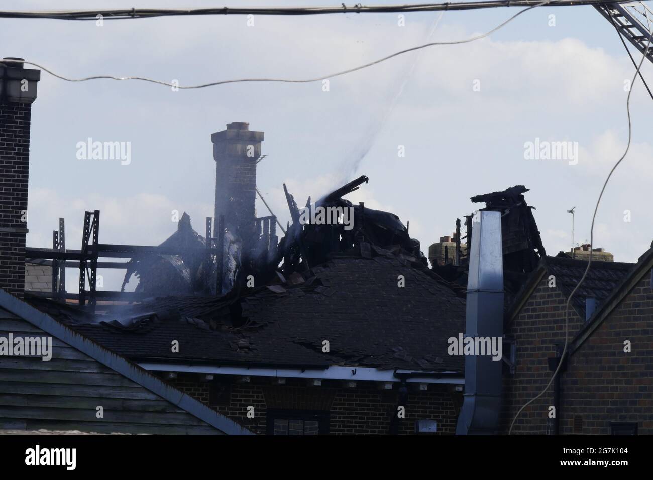 14 juillet 2021 - UN INCENDIE MASSIF a ravagé un restaurant et une ...