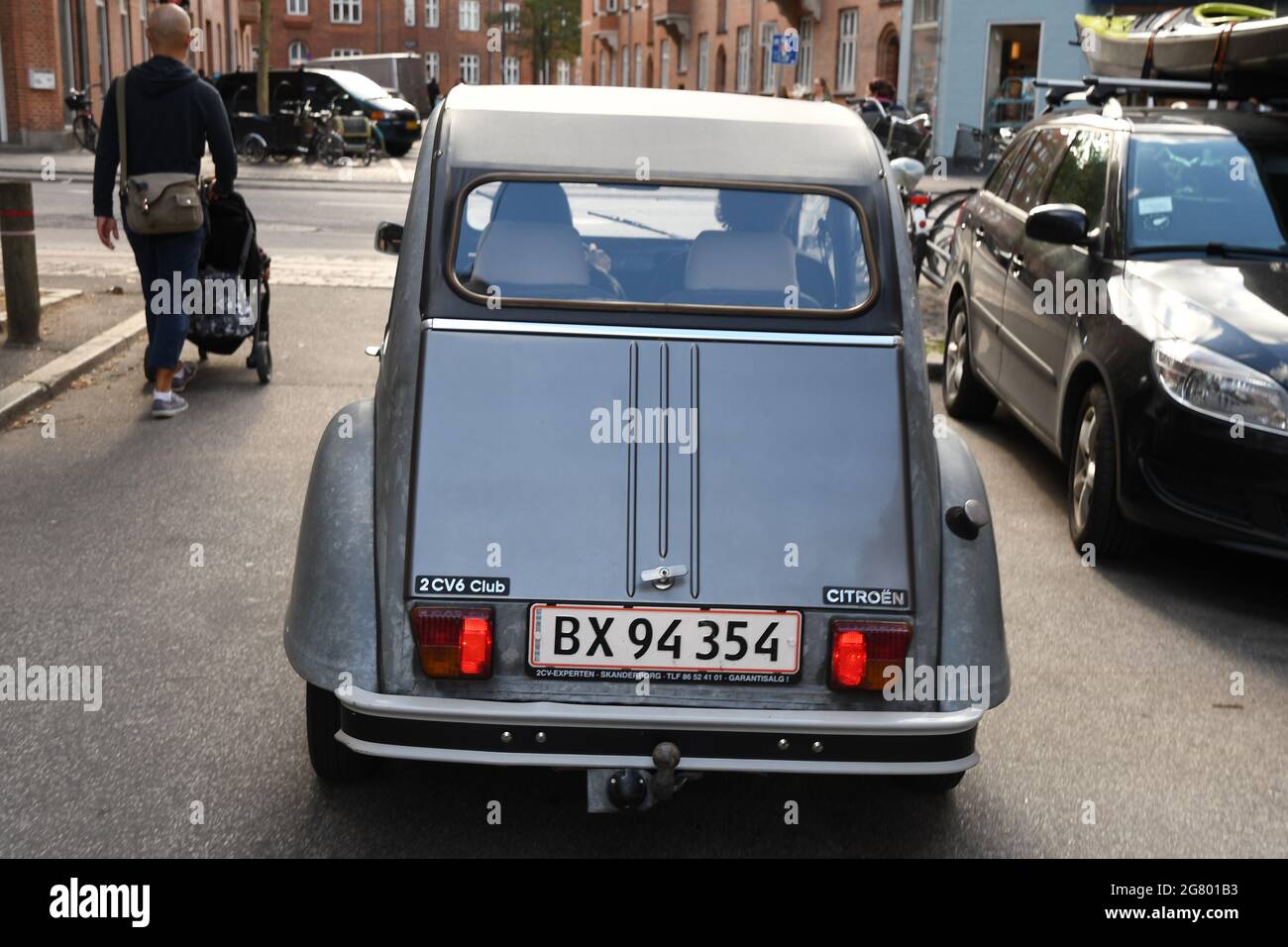 Citroen 2cv6 club Banque de photographies et d’images à haute ...