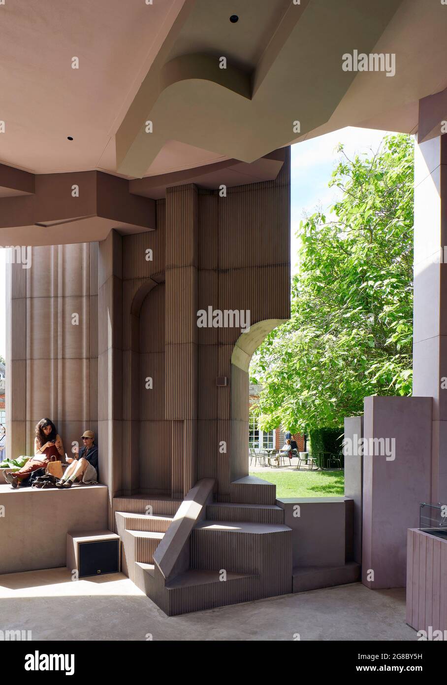 Détails intérieurs du Pavillon avec Serpentine Gallery Beyond ...