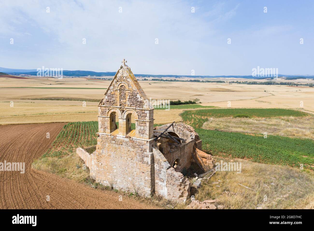 Église Romane En Ruine Banque d'image et photos - Alamy