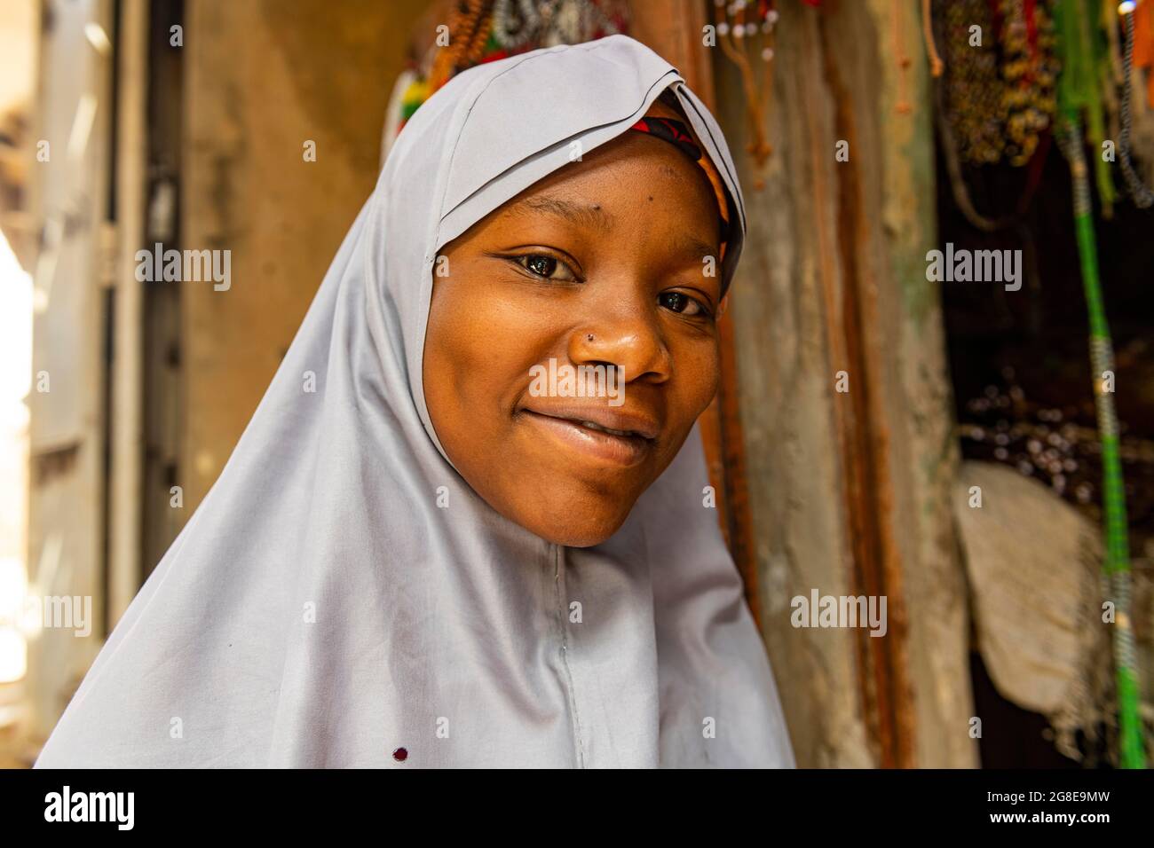 Fille voilée Banque de photographies et d’images à haute résolution - Alamy