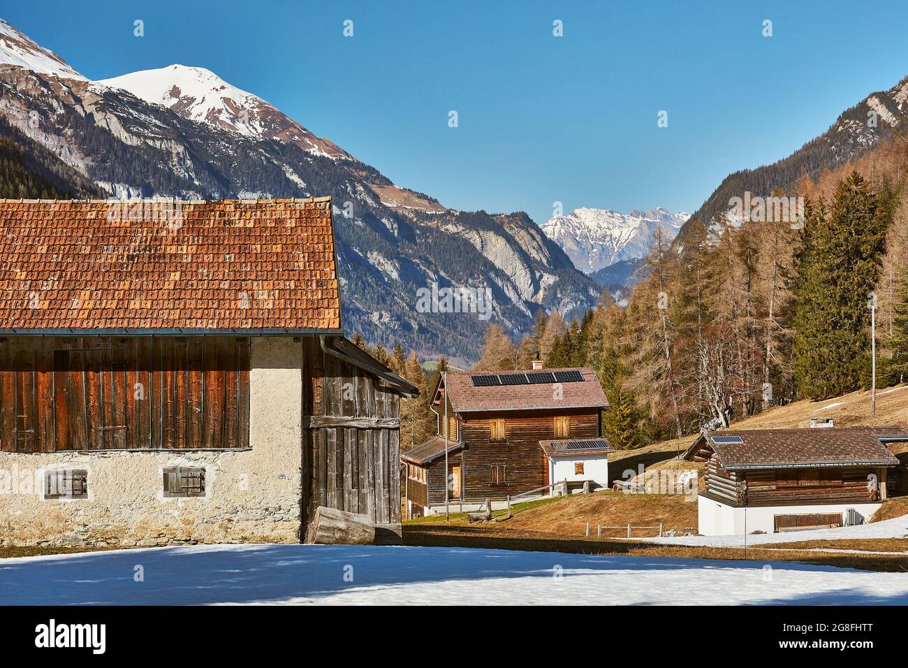 Maisons à Kunkels à la fin de la vallée de Tamatinan près de ...