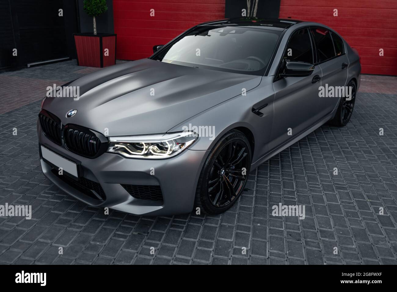 Ukraine, Odessa - 8 juillet 2021 : une BMW M5 personnalisée de couleur ...