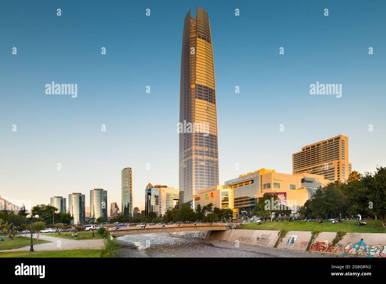 Grand santiago tower Banque de photographies et d’images à haute résolution - Alamy