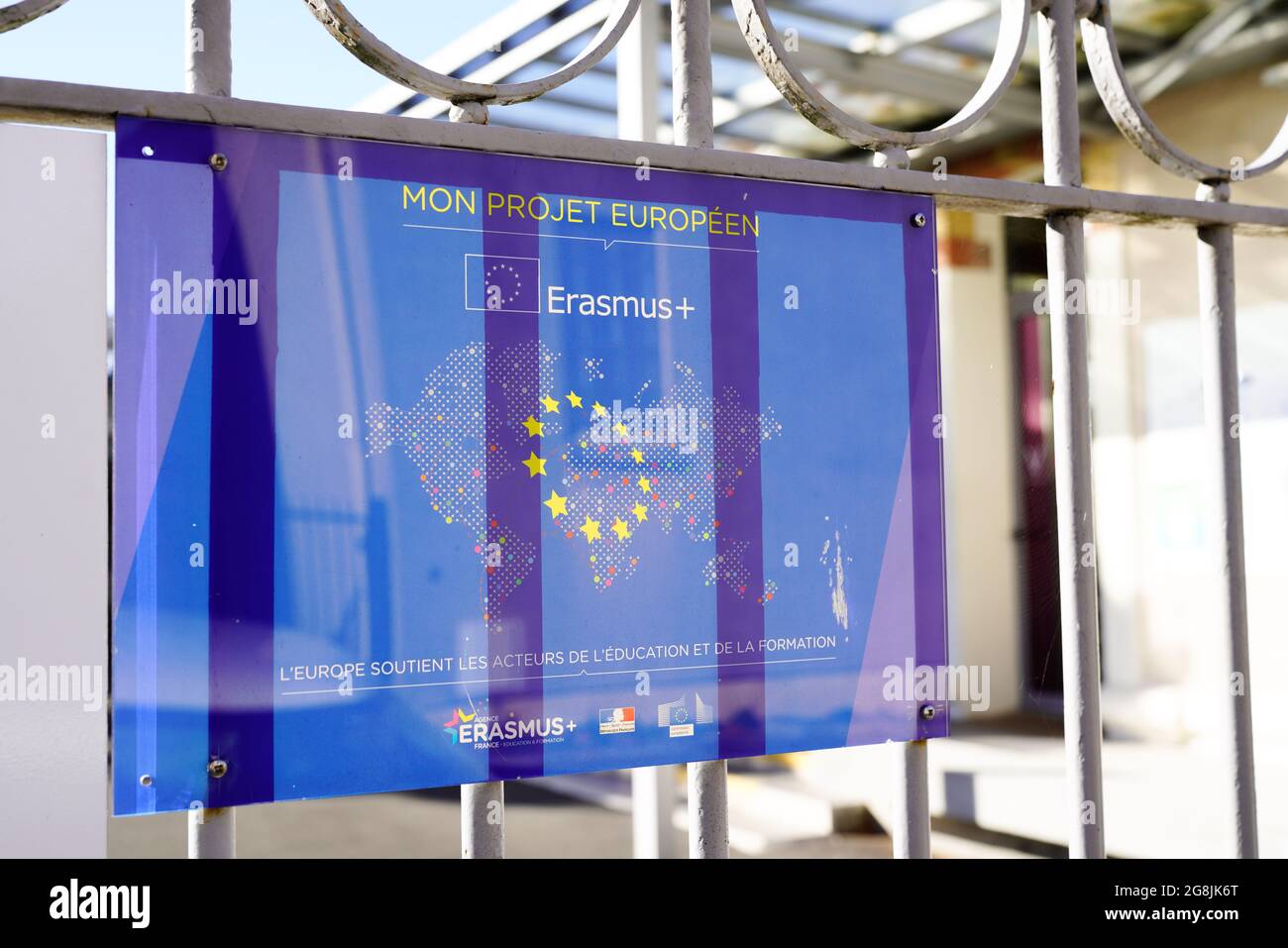 Bordeaux , Aquitaine France - 12 28 2020 : programmes d'échanges étudiants Erasmus sur la carte ...