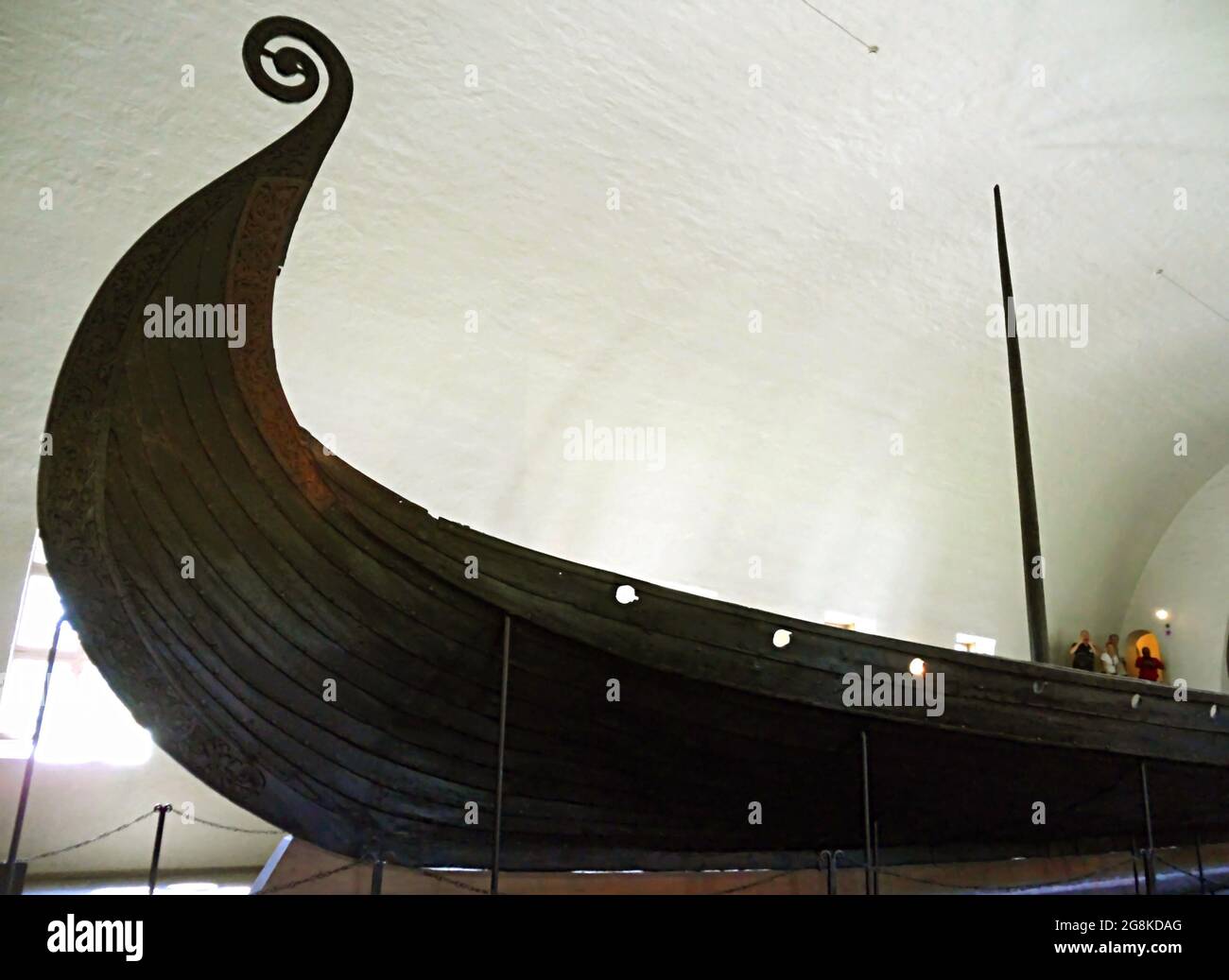 Le navire Oseberg, un navire de 21.58 mètres de long construit en chêne ...