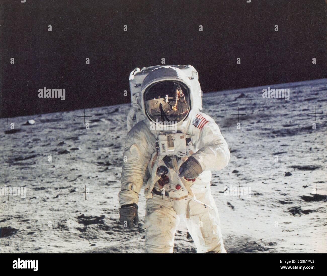 Neil armstrong sur la lune Banque de photographies et d’images à haute ...