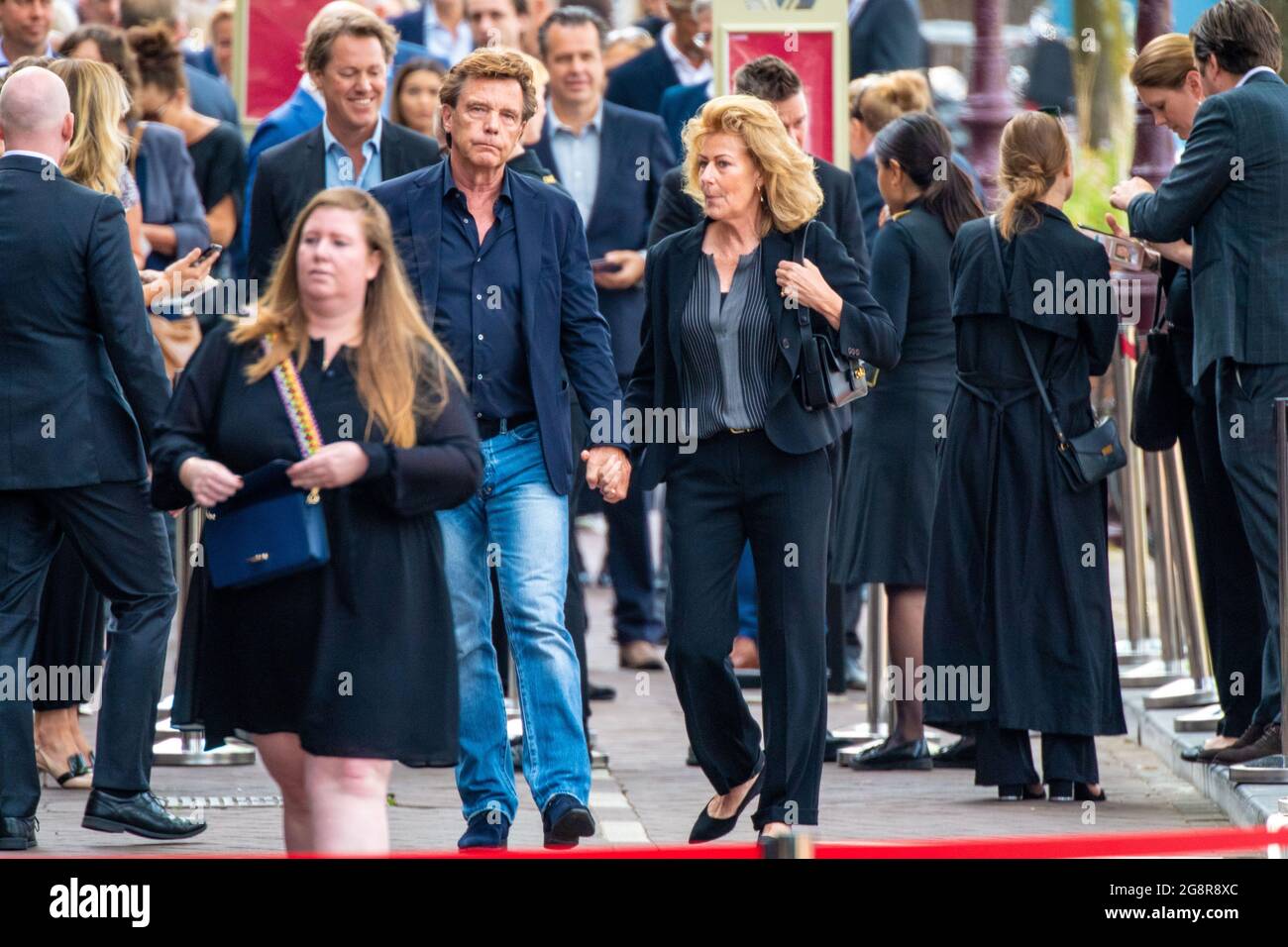 John de mol et sa femme Els assistent à l'adieu privé de Peter R de ...