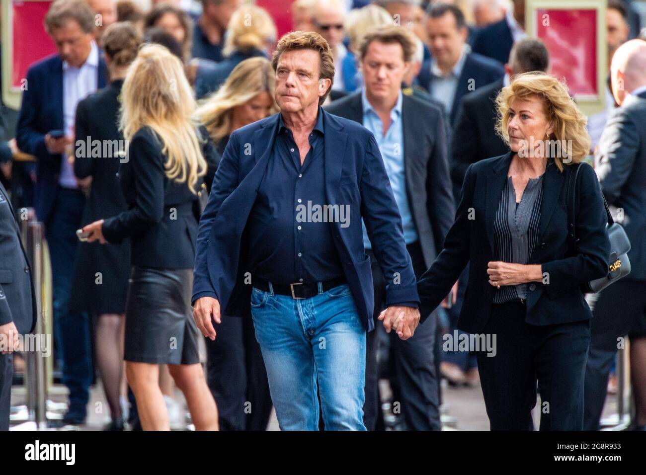 John de mol et sa femme Els assistent à l'adieu privé de Peter R de ...