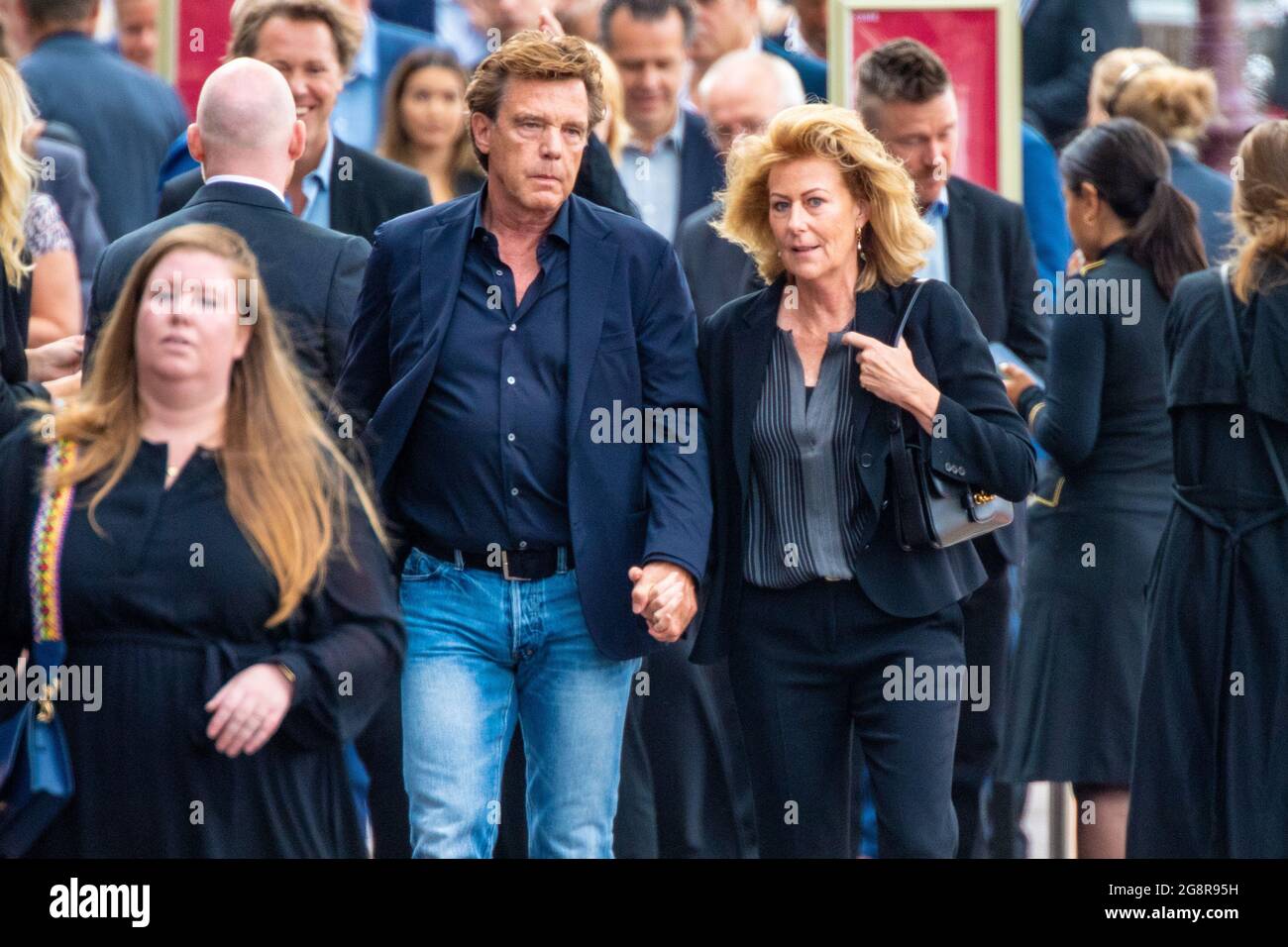 John de mol et sa femme Els assistent à l'adieu privé de Peter R de ...