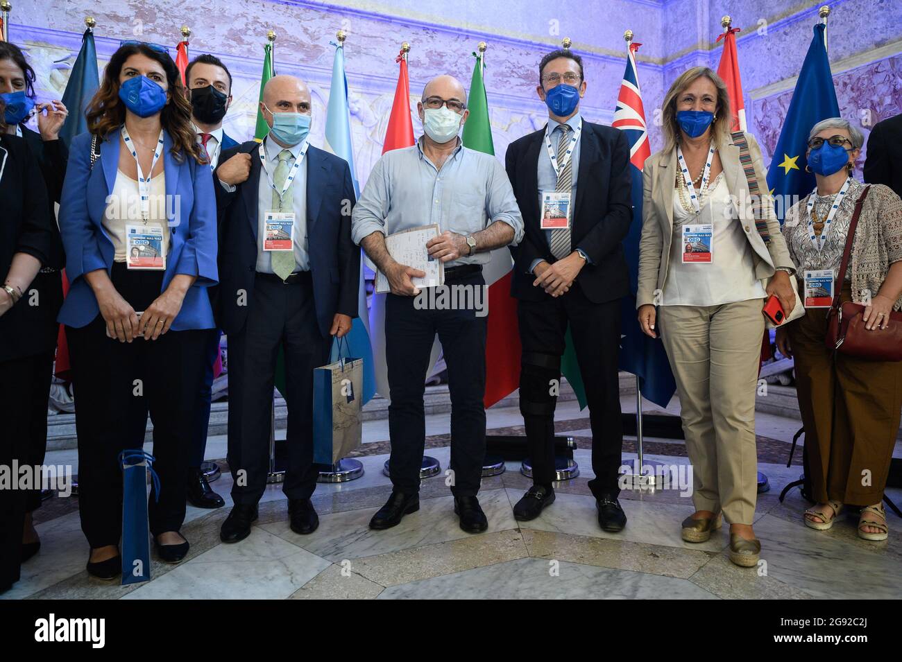 Naples, Italie. 23 juillet 2021. Le ministre Roberto Cingolani (C) a vu ...