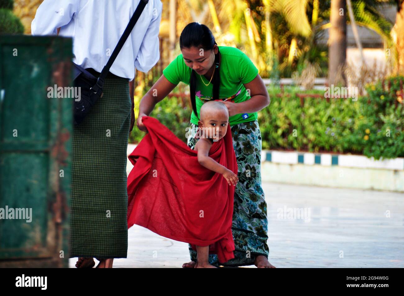 Statue homme et petit garçon Banque de photographies et d’images à ...