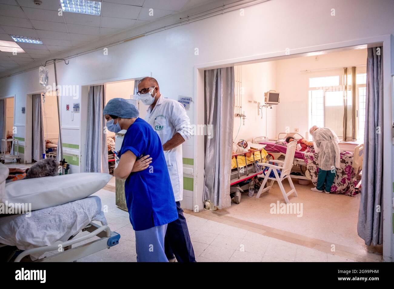 Au service des urgences de l'hôpital Mongi Slim à la Marsa, dans la ...