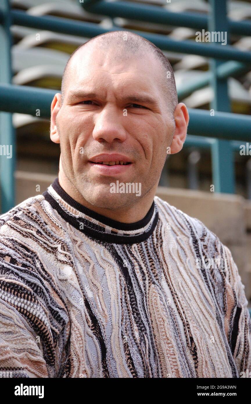 Nikolai valuev Banque de photographies et d’images à haute résolution ...