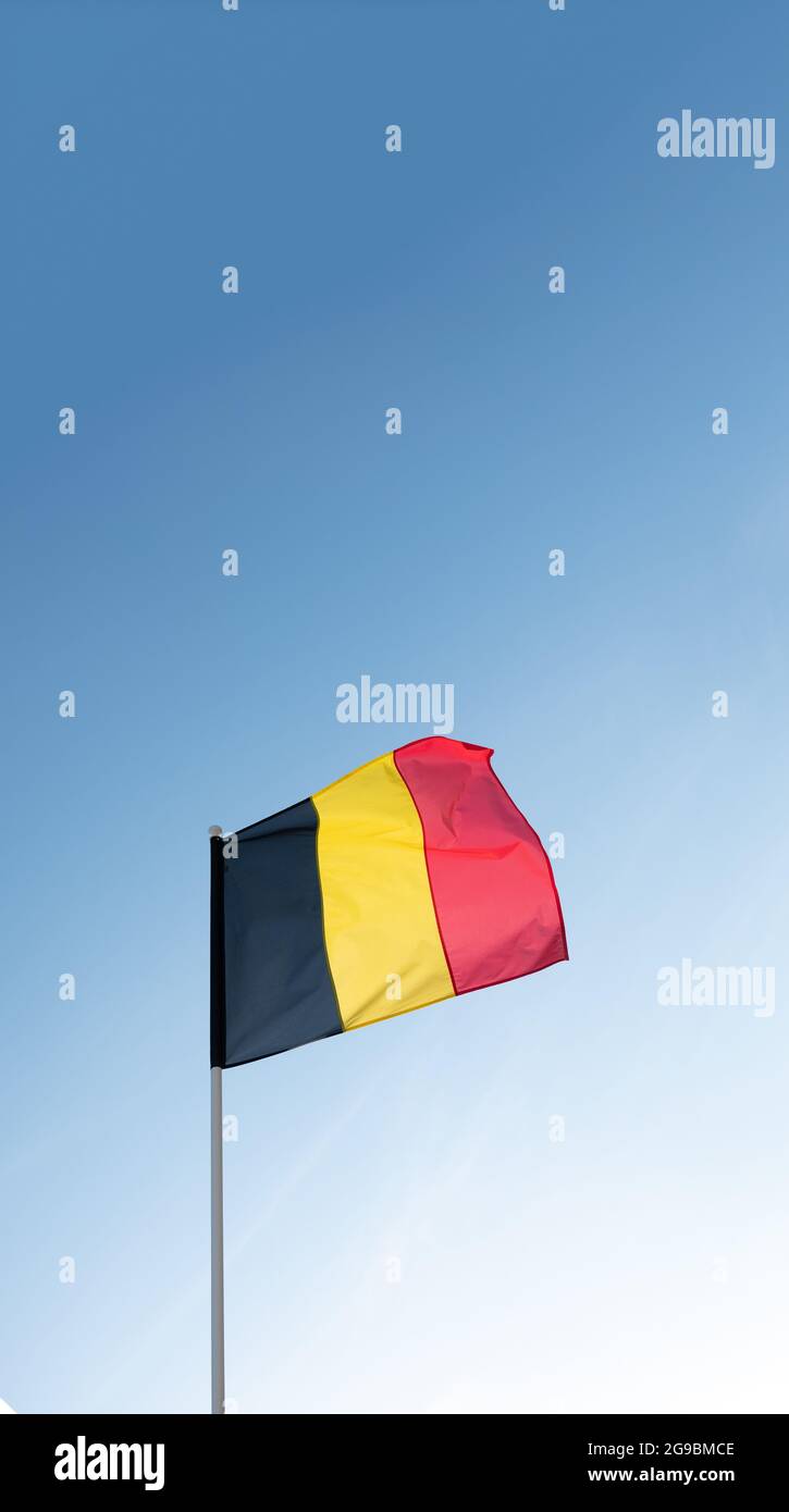 Drapeau belge flottant Banque de photographies et d’images à haute ...