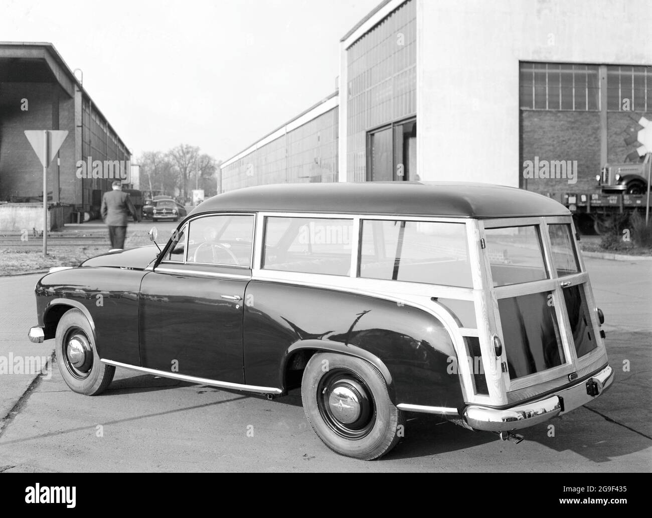 Borgward truck Banque de photographies et d’images à haute résolution ...