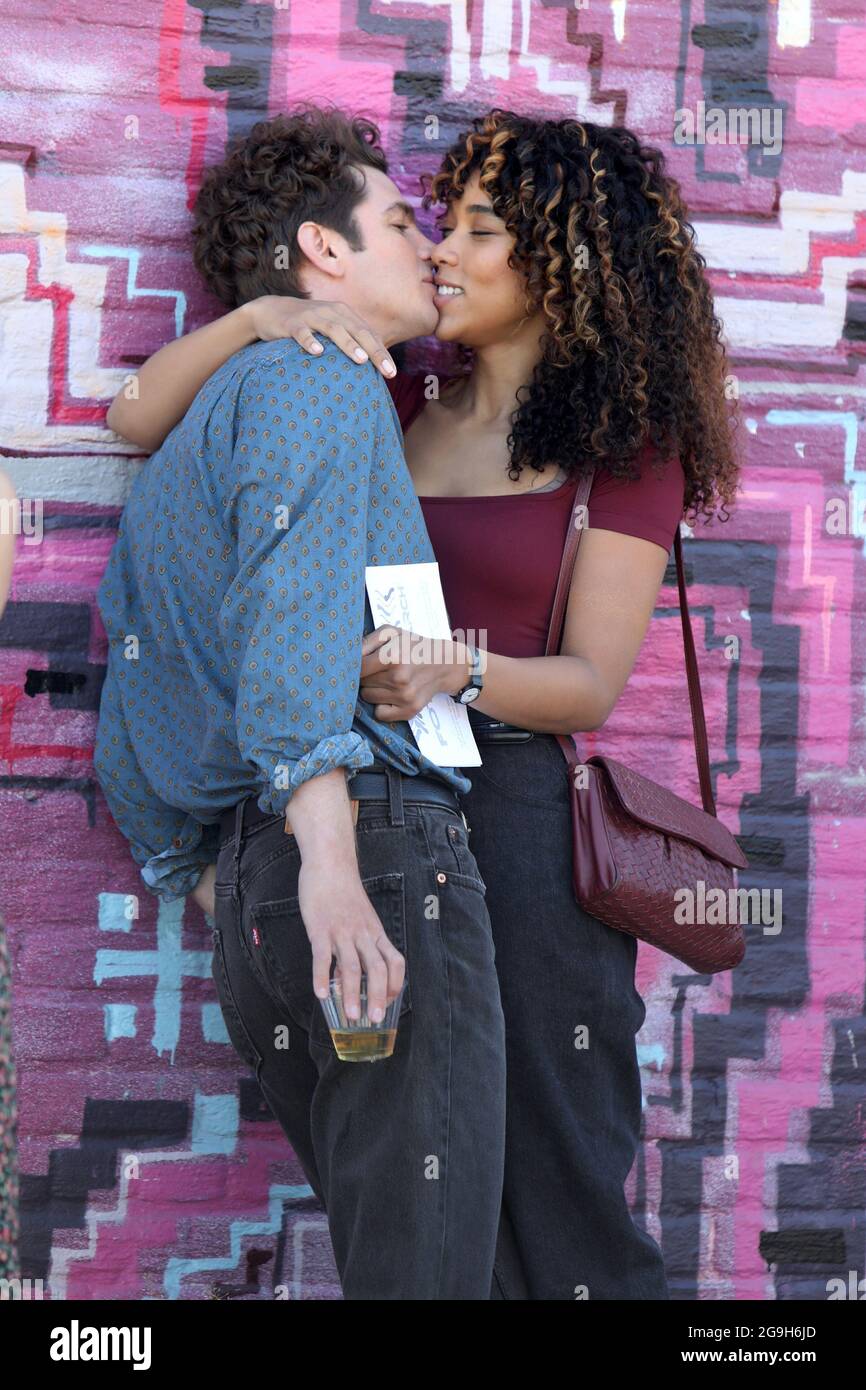 New York - NY - 20210616 Andrew Garfield et Alexandra Shipp filment une ...