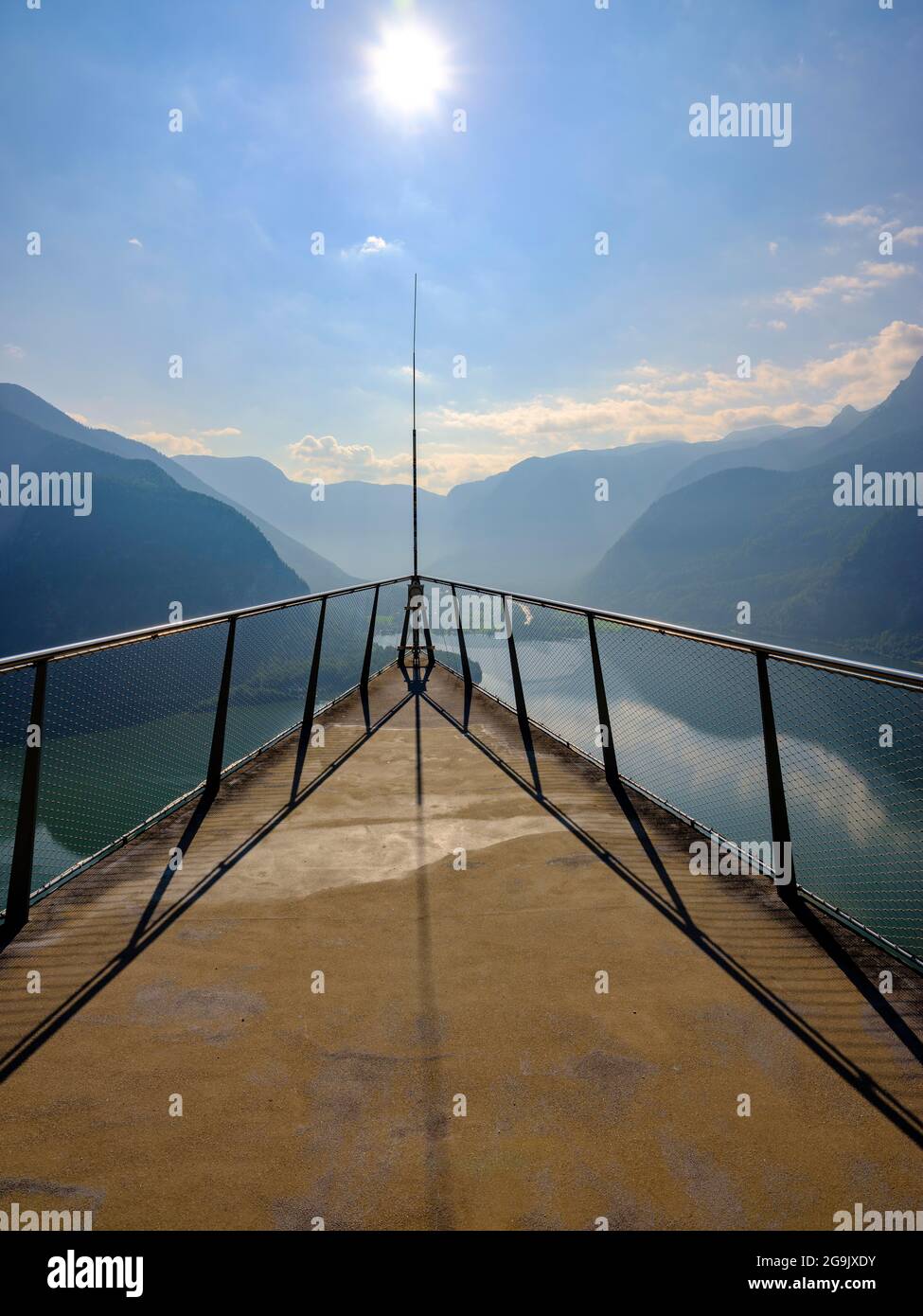 Skywalk hallstatt Banque de photographies et d’images à haute ...