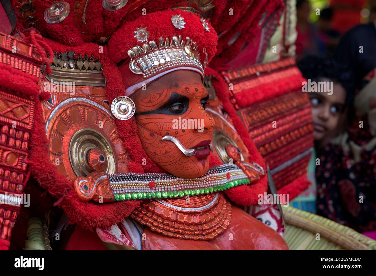 Theyyam (Teyyam, Theyam, Theyyattam) est une forme rituelle populaire ...