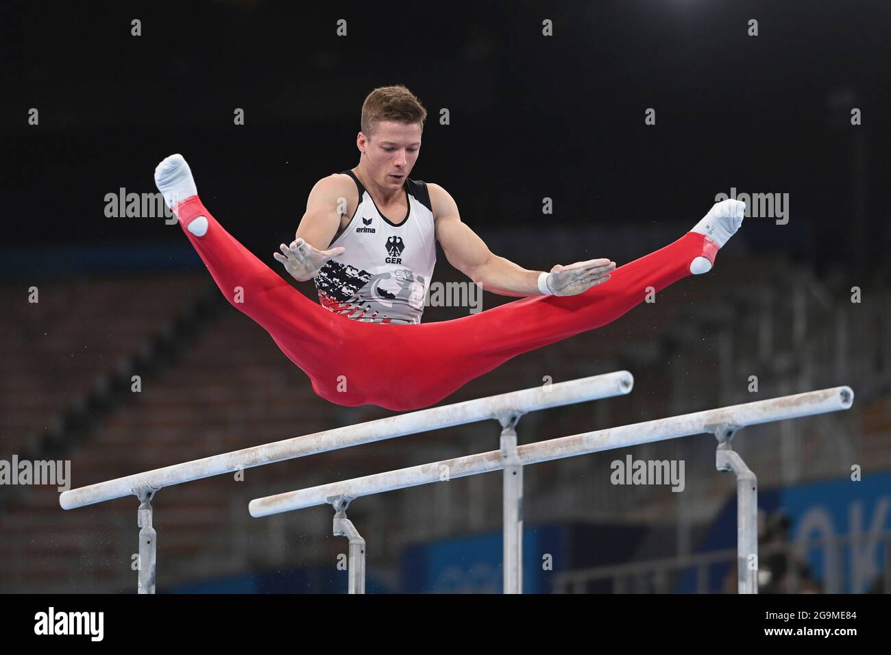 Parallel bars gymnastics Banque de photographies et d’images à haute ...