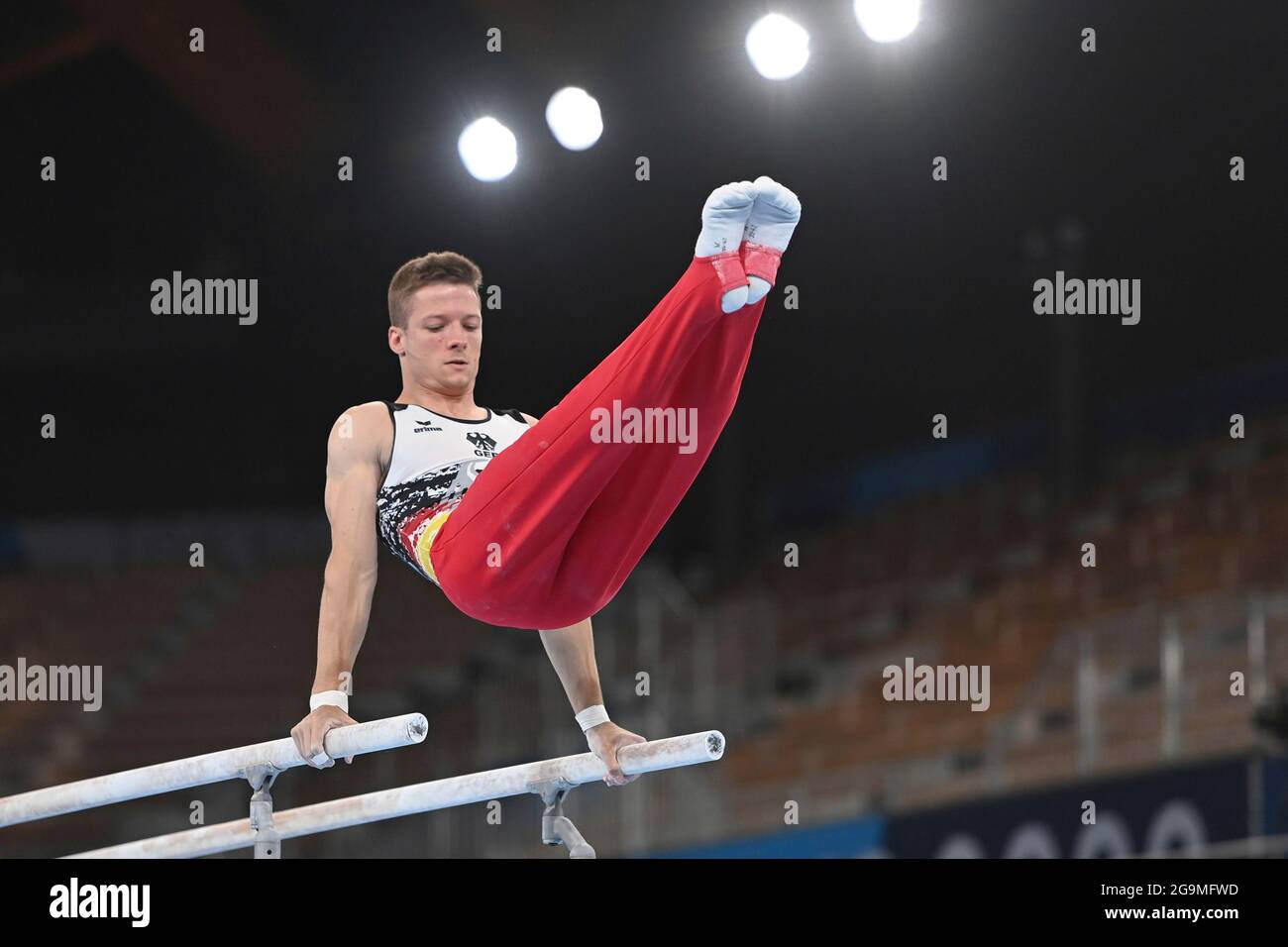 Parallel bars gymnastics Banque de photographies et d’images à haute ...