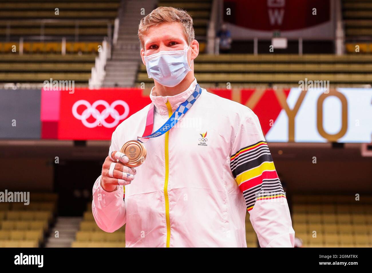 Le Belge Matthias casse fête sur le podium avec sa médaille de bronze ...