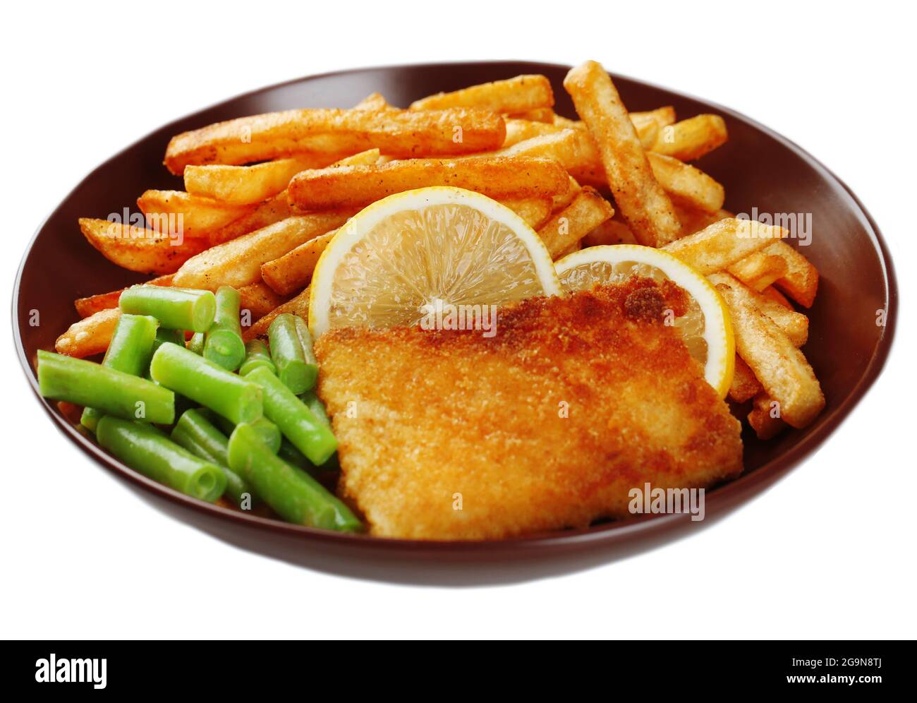 Filet frit pané et pommes de terre avec asperges et citron tranché ...