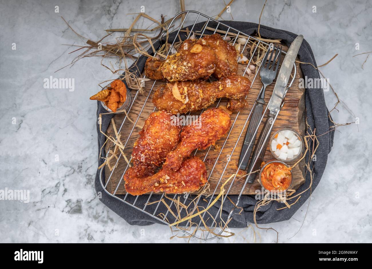 Pilon de poulet frits ou cuisses de poulet frites croustillantes avec ...