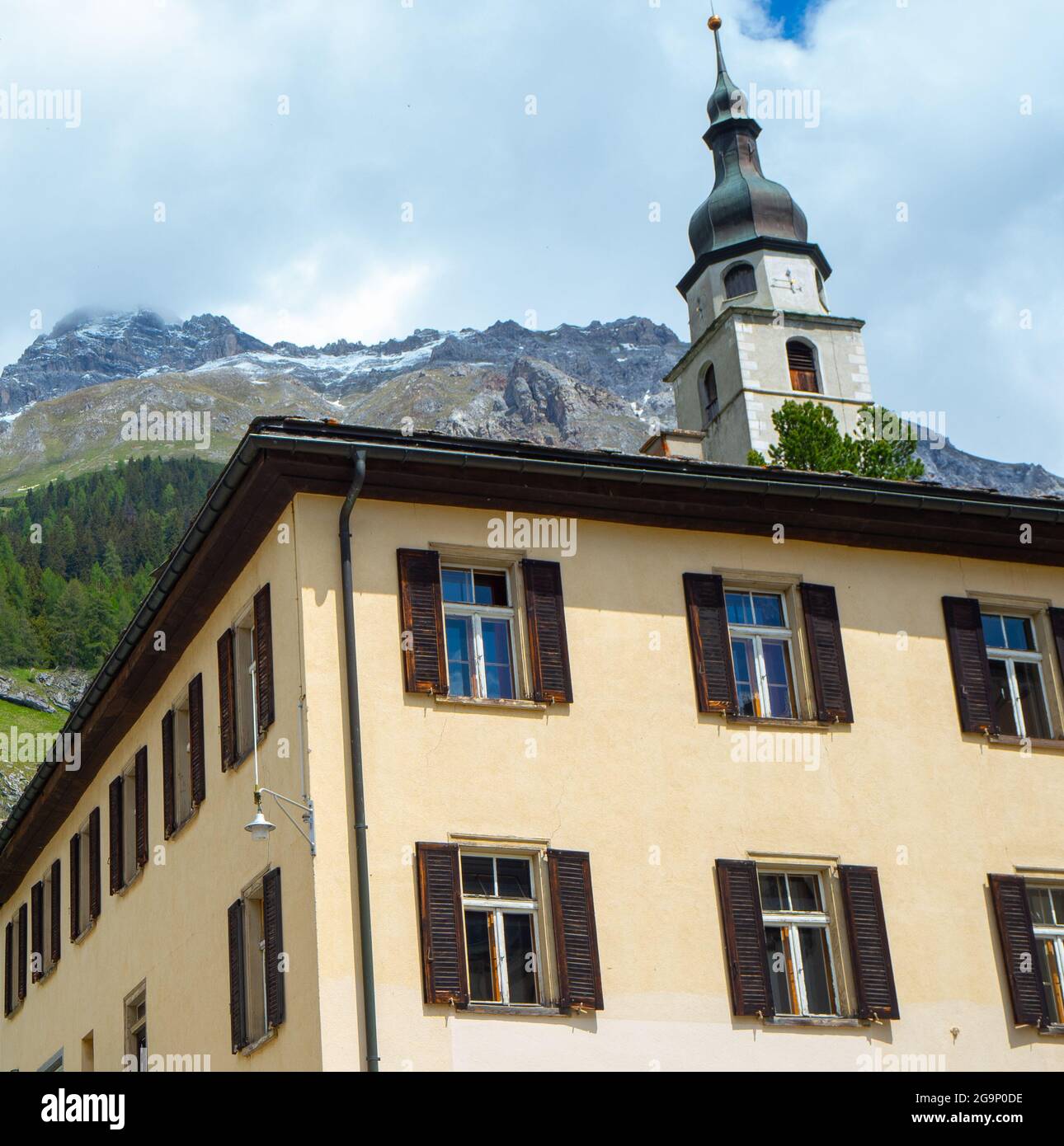 Village spluegen Banque de photographies et d’images à haute résolution ...