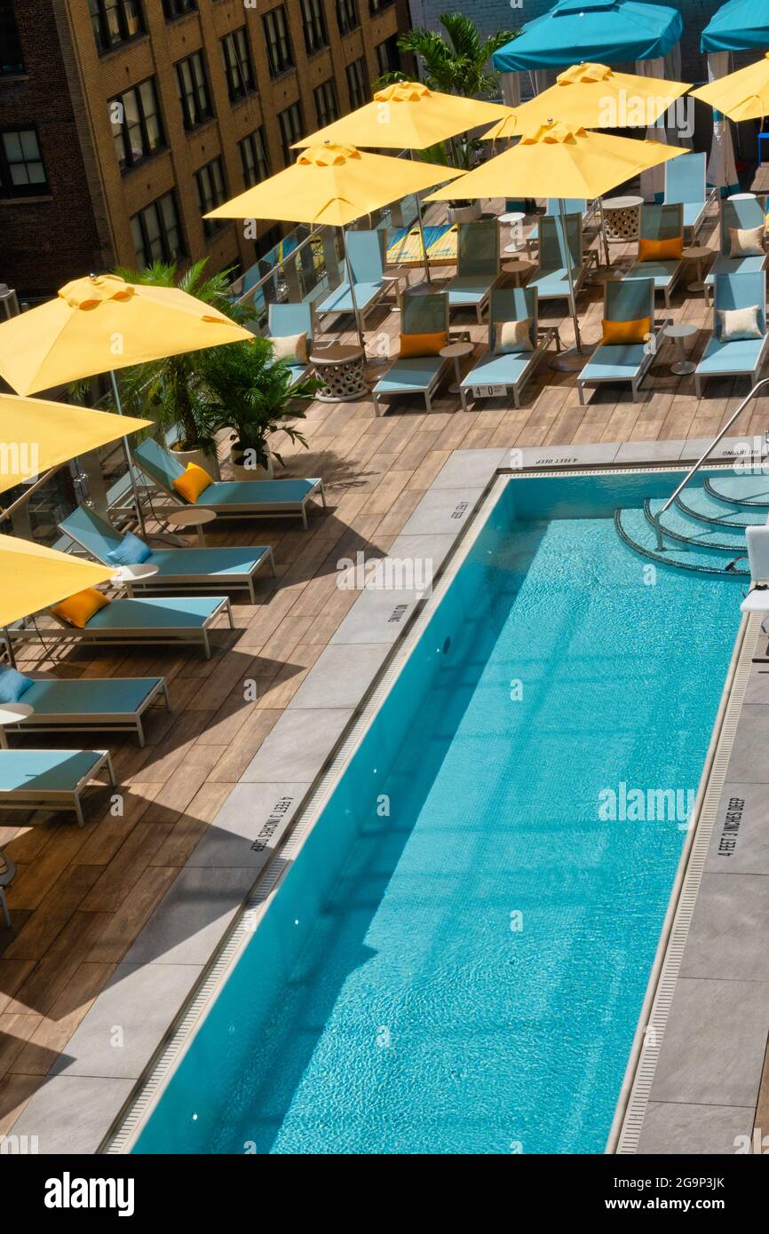 Le Margaritaville Resort Times Square dispose d'une piscine au LandshARK Bar and Grill de New ...