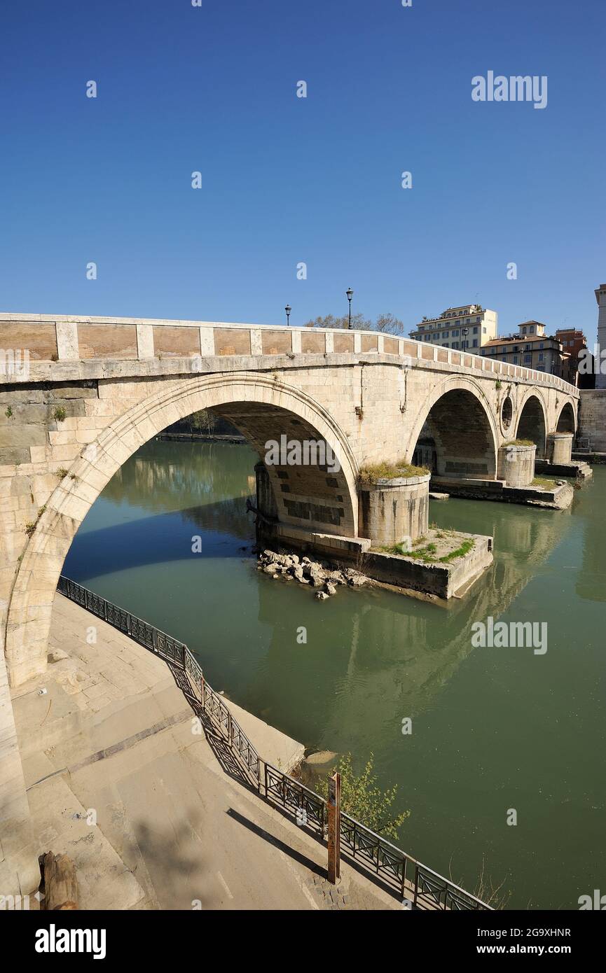 Ponts anciens Banque de photographies et d’images à haute résolution ...