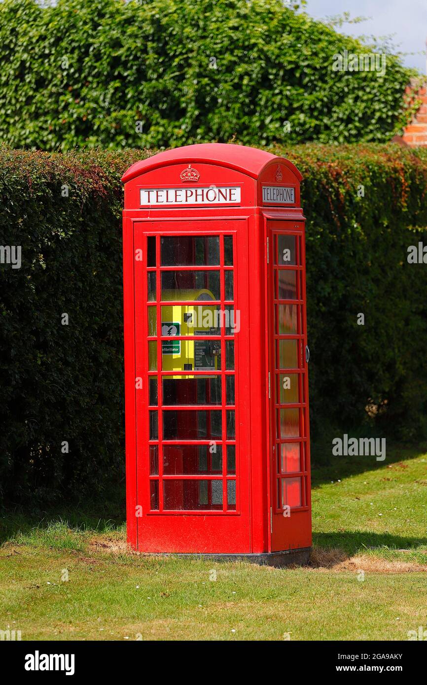 Cabine téléphonique convertie Banque de photographies et d’images à ...
