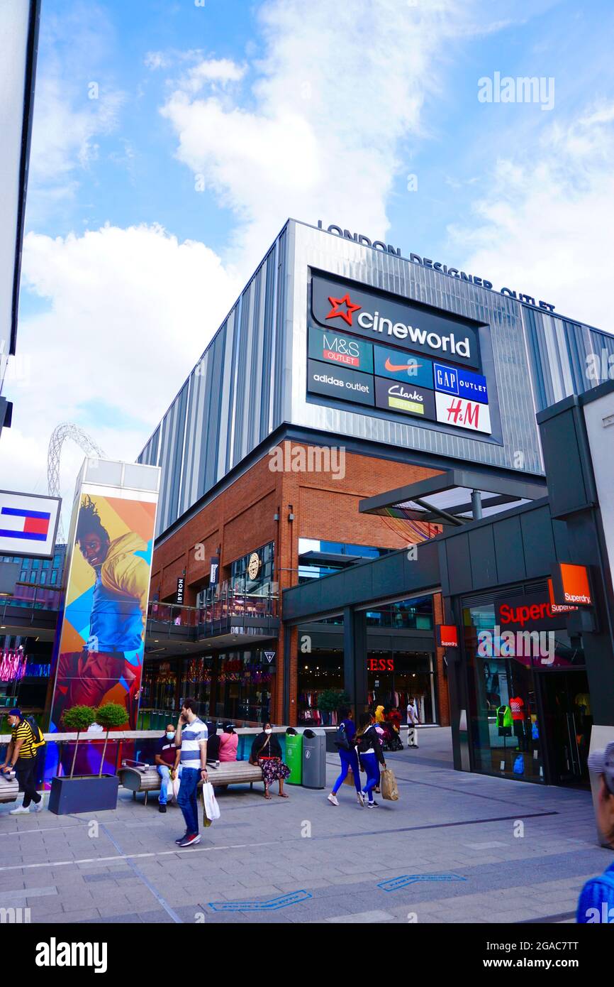 Wembley designer outlet Banque de photographies et d’images à haute ...