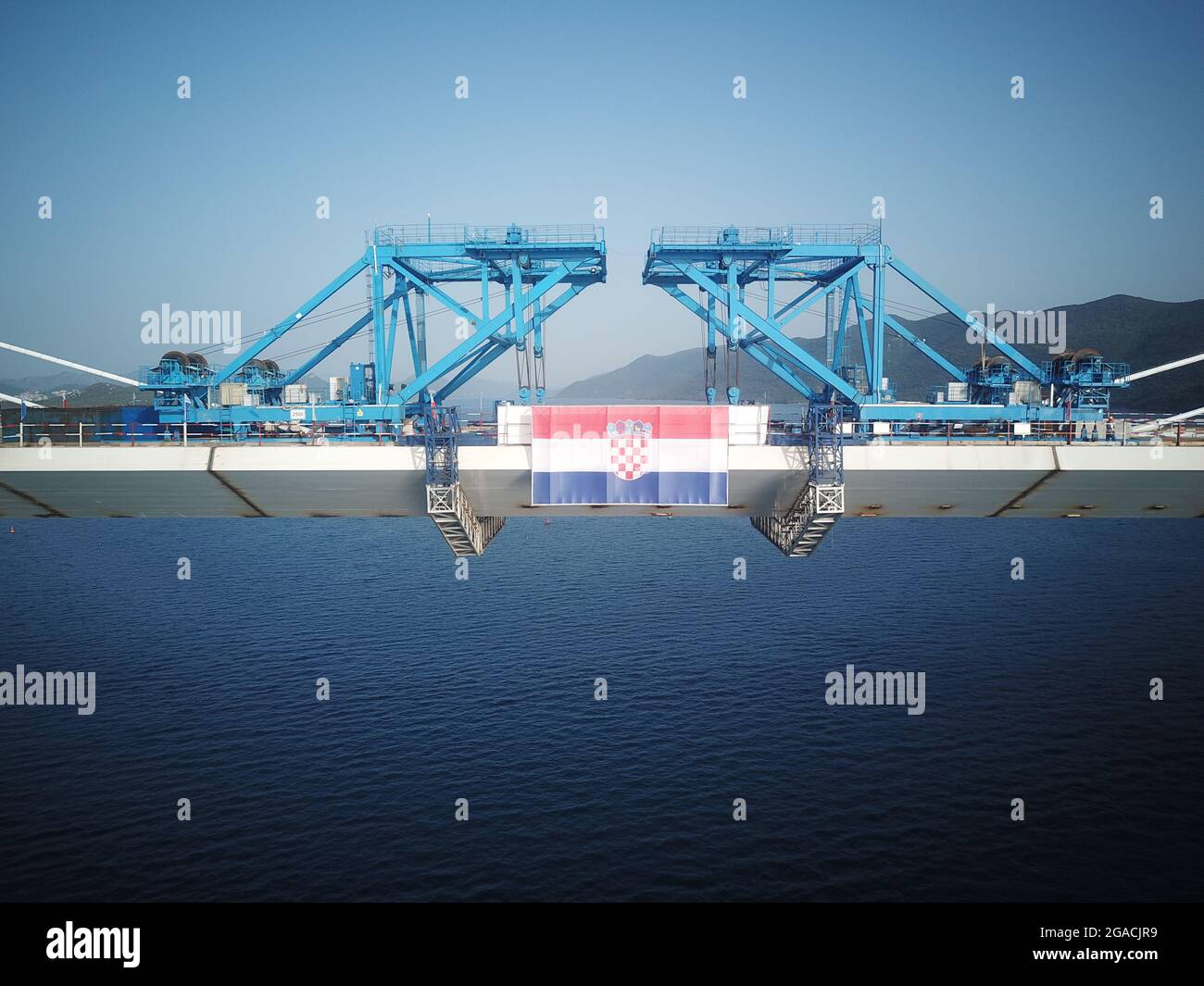 Pont de poutre caisson en acier Banque de photographies et d’images à ...