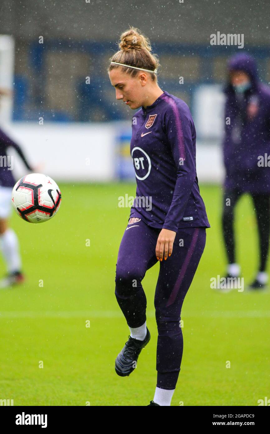 Maisie Symonds (2 Angleterre) se réchauffe avant le match amical ...