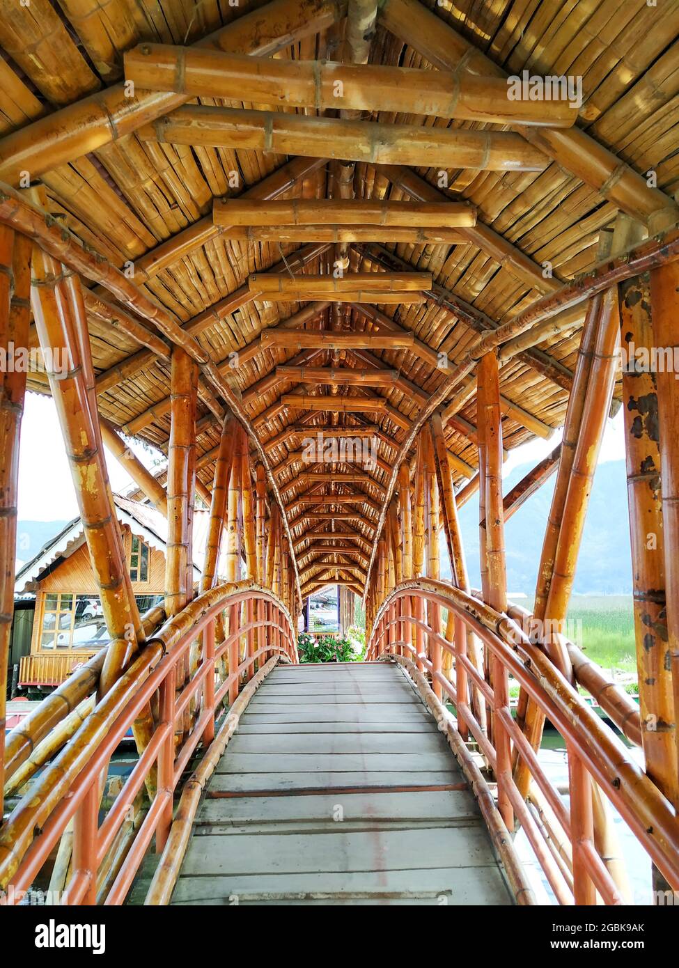 Wooden bamboo suspension bridge Banque de photographies et d’images à ...