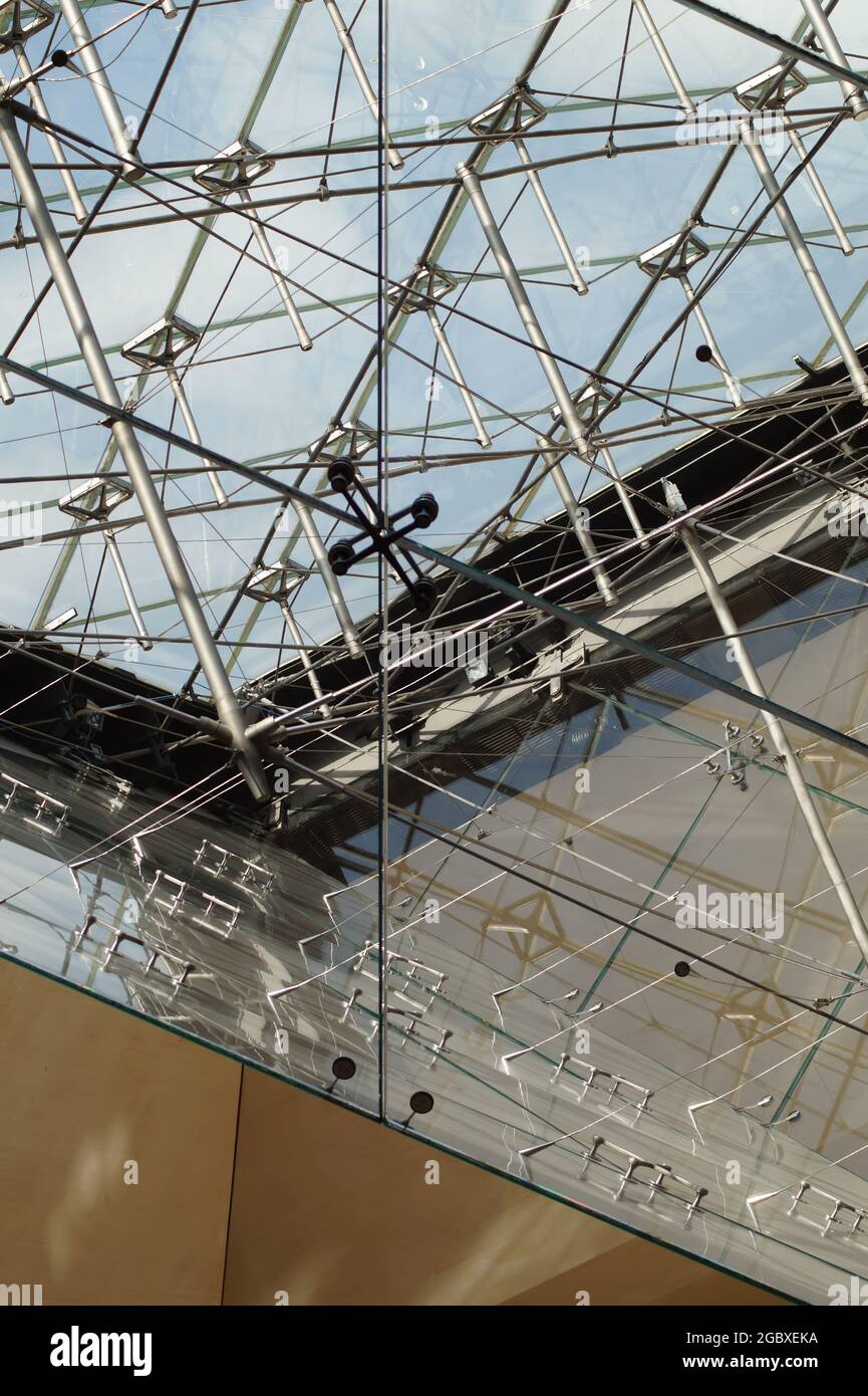 La pyramide inversée Banque de photographies et d’images à haute ...