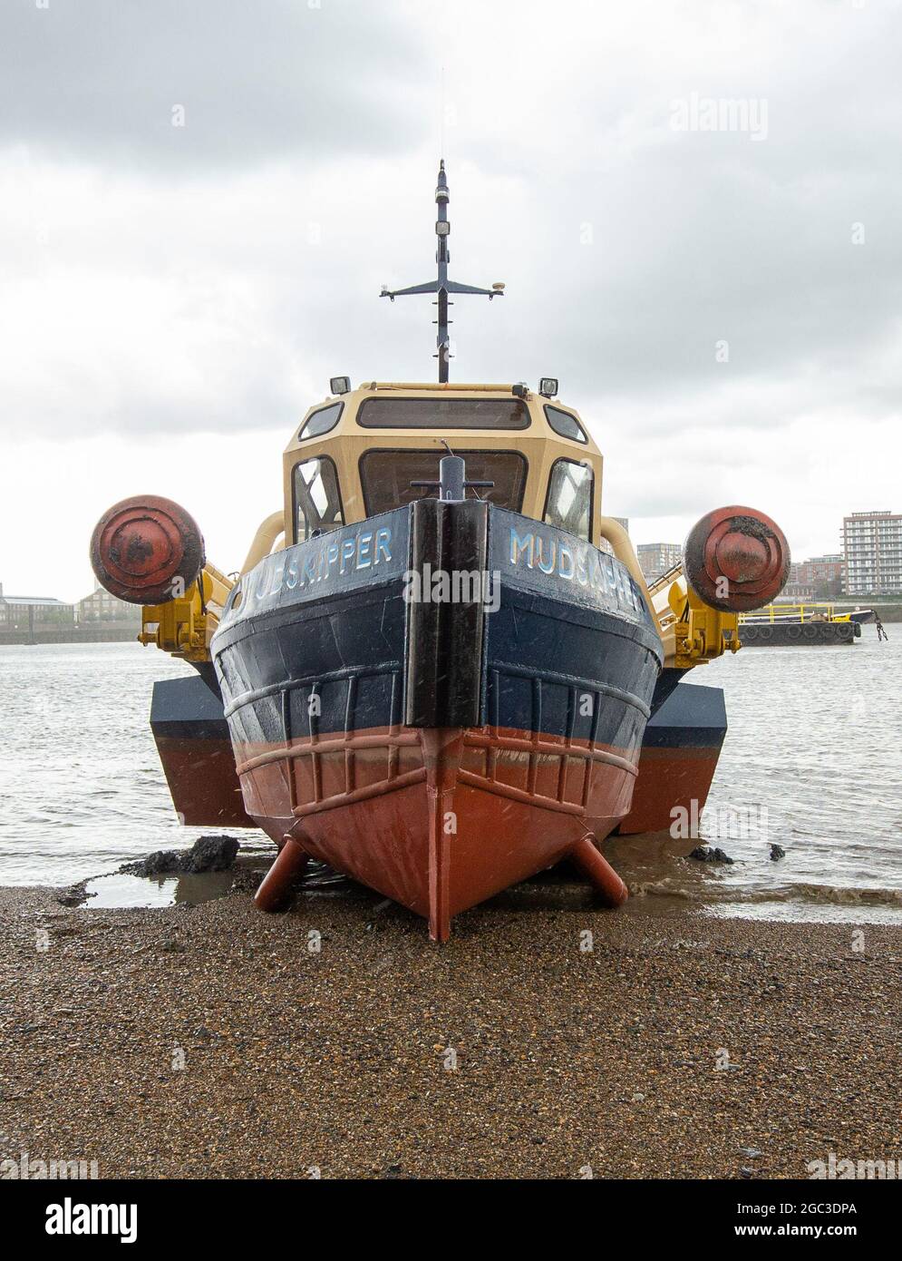 Le Mudskipper de James Capper sur les rives de la Tamise à Londres. L ...
