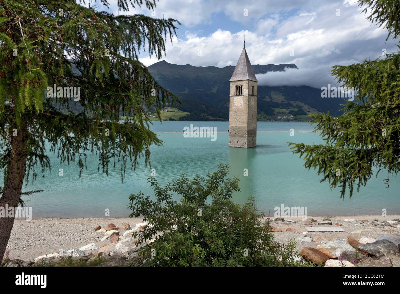 Lac resia Banque de photographies et d’images à haute résolution - Alamy