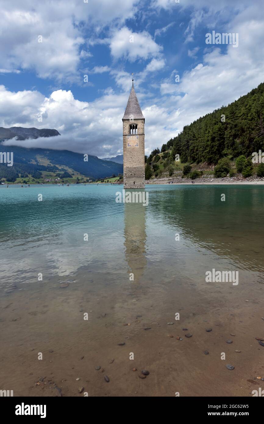 Lac resia Banque de photographies et d’images à haute résolution - Alamy